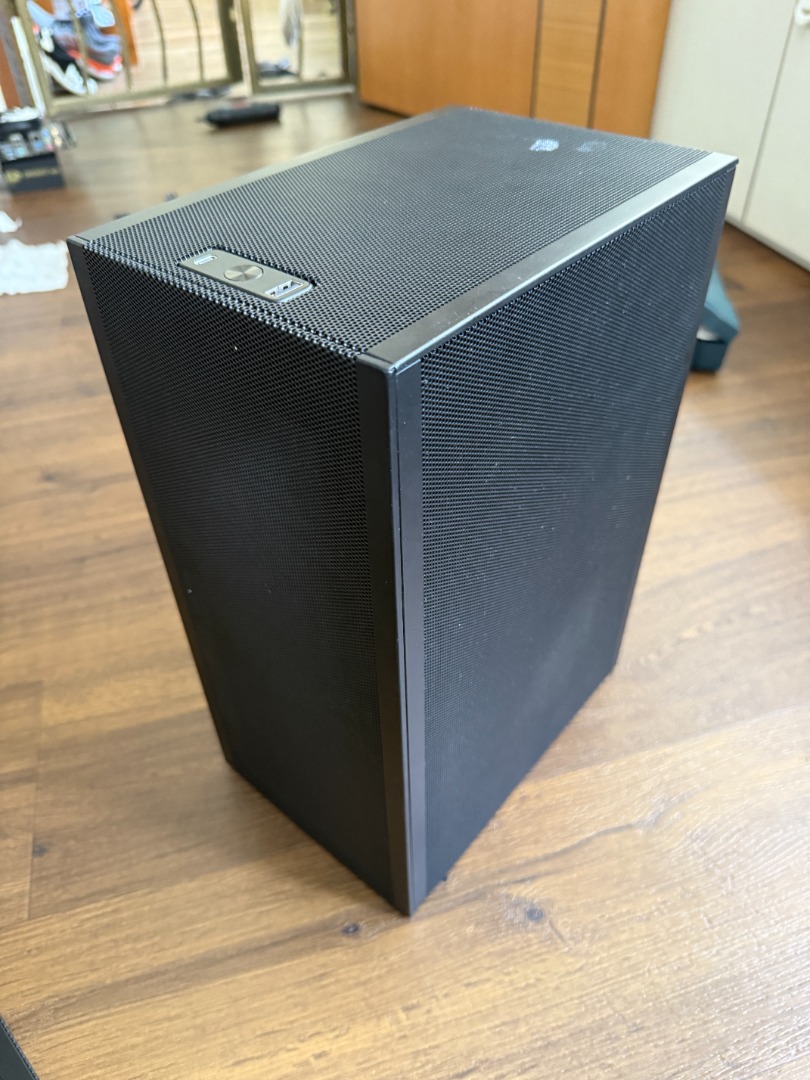 Meshlicious casing + 650W PSU + AMD RYZEN 5 5600X CPU & ASROCK ...