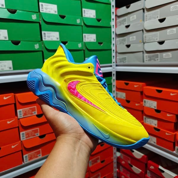 NIKE Giannis immortality 4 Lightning, Men's Fashion, Footwear, Sneakers ...