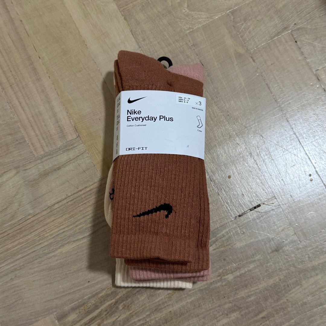 Neutral Nike Everyday Plus sock pack in 3s, Women's Fashion, Watches ...