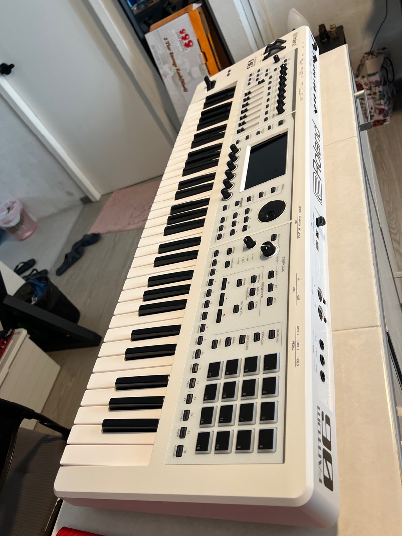 Roland FANTOM 06 SC (Limited Edition White ), Hobbies & Toys, Music ...