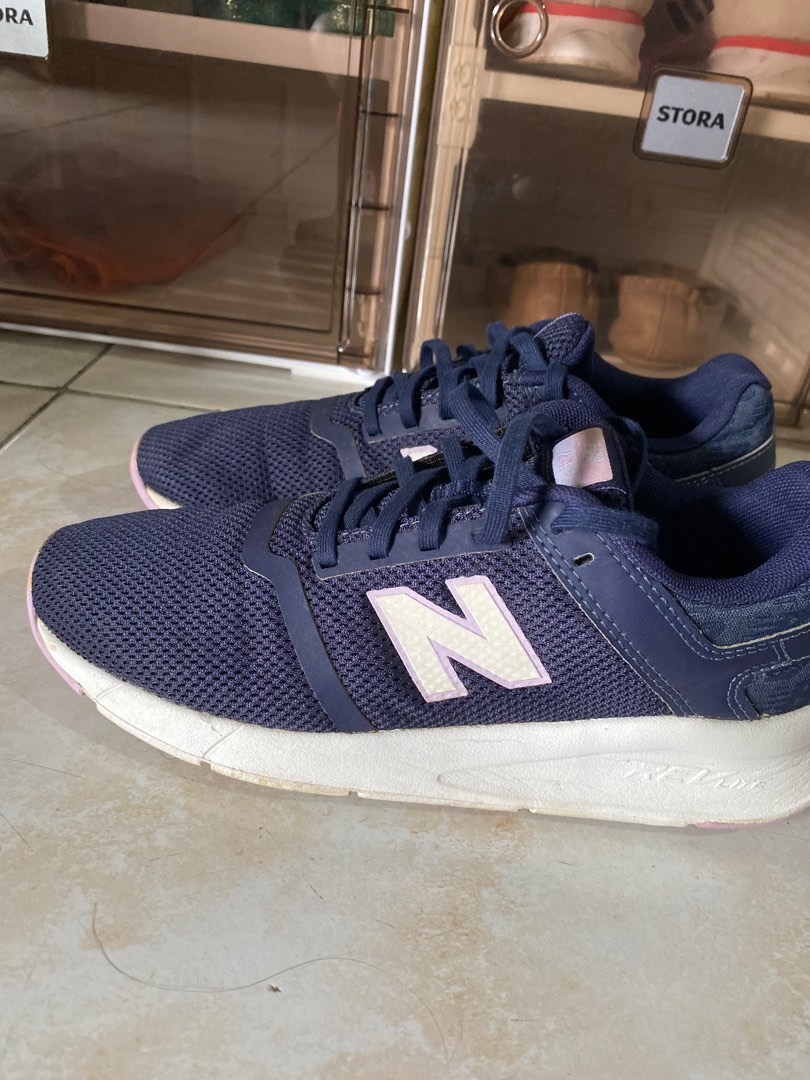 Sepatu running new balance, Fesyen Wanita, Sepatu di Carousell