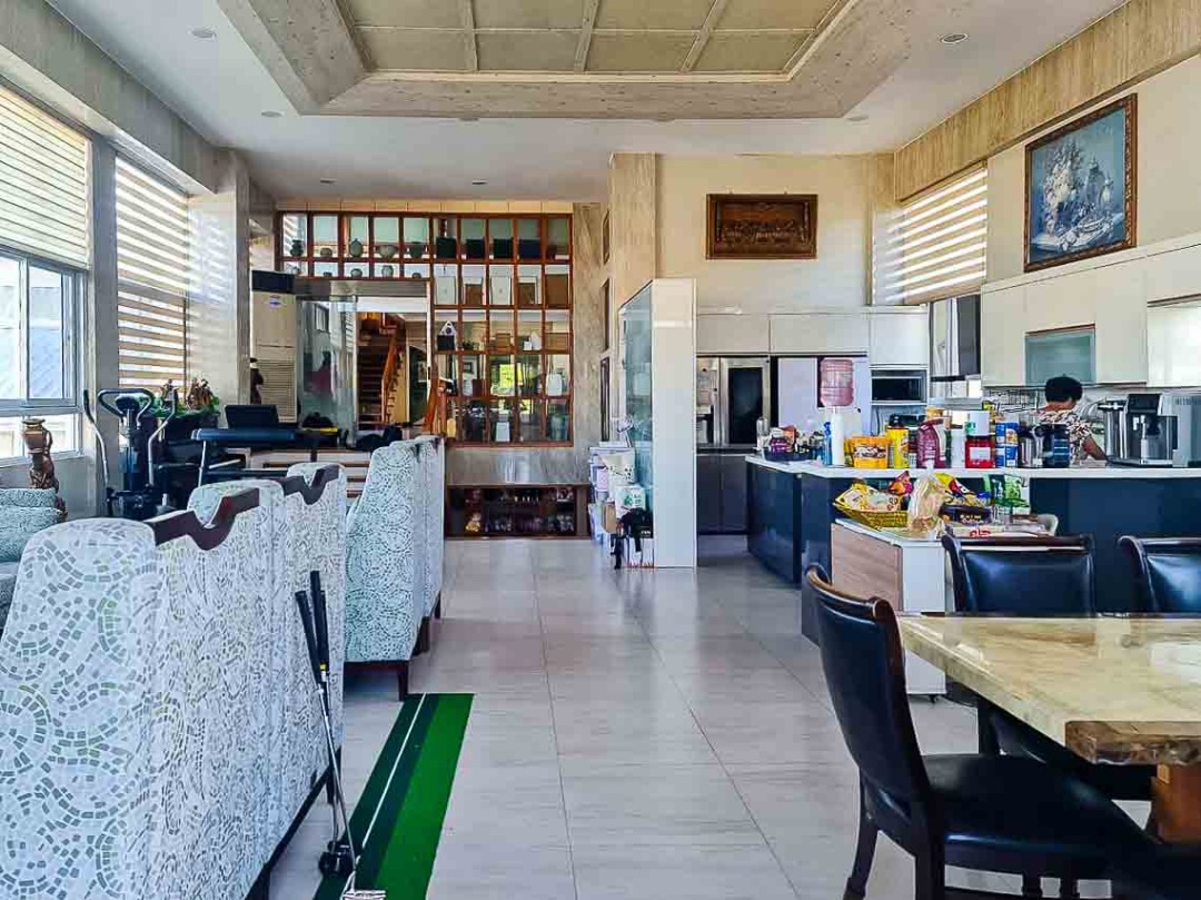 Spacious 11 Bedroom House for Sale in Maria Luisa Estate Park, Property ...