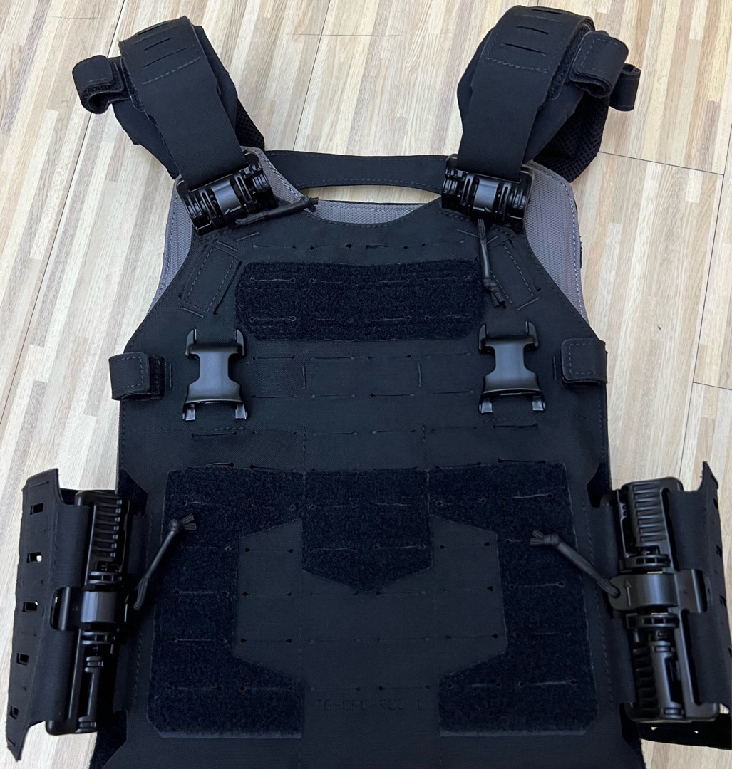 TEMPLARS GEAR CRC ROC PLATE CARRIER, 興趣及遊戲, 收藏品及紀念品, 古董收藏 - Carousell