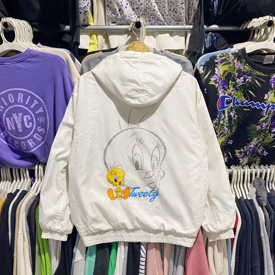 VINTAGE TWEETY BY LOONEY TUNES WINDBREAKER HOODED JACKET, Fesyen Pria ...