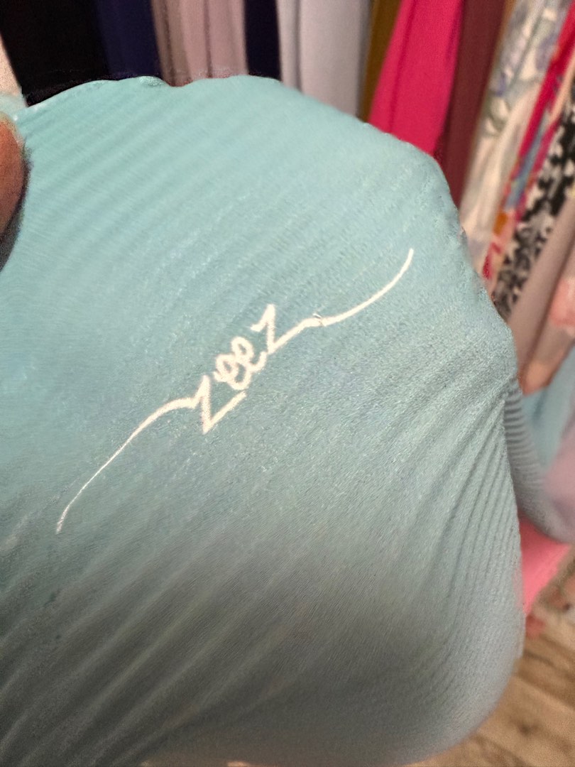 Zeez Pleats Ombre, Women's Fashion, Muslimah Fashion, Hijabs on Carousell