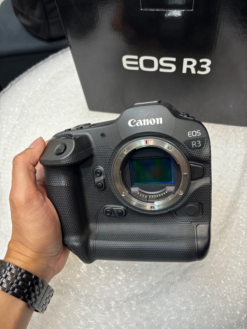CANON EOS R3 BODY SHUTTER COUNT 25k, Photography, Cameras on Carousell