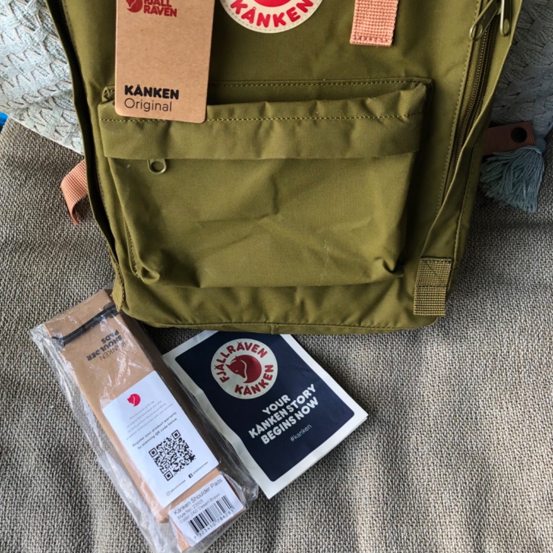 Foliage Green Peach Sand Kanken Classic with Desert Brown Shoulder Pads ...