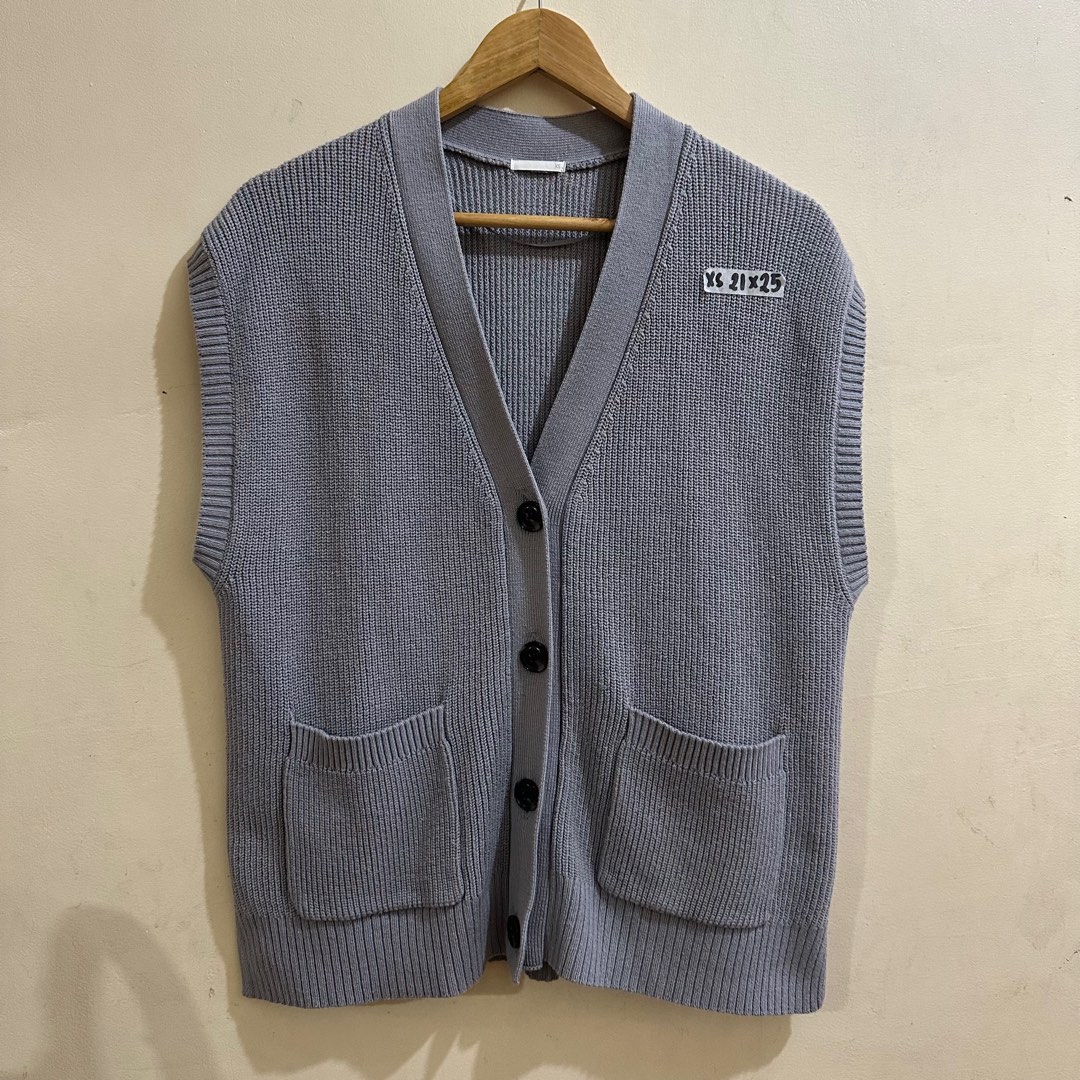 GU knitted vest, Men's Fashion, Tops & Sets, Vests on Carousell