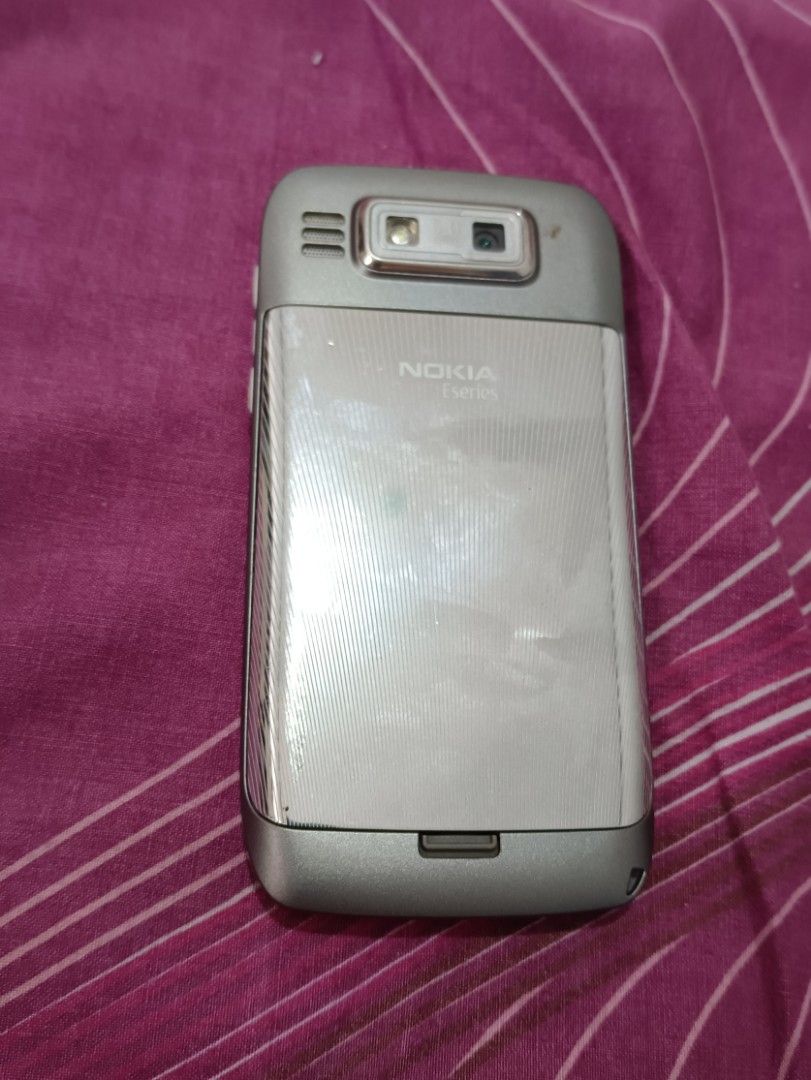 Hp Nokia jadul nokie e72, Elektronik, Lainnya di Carousell