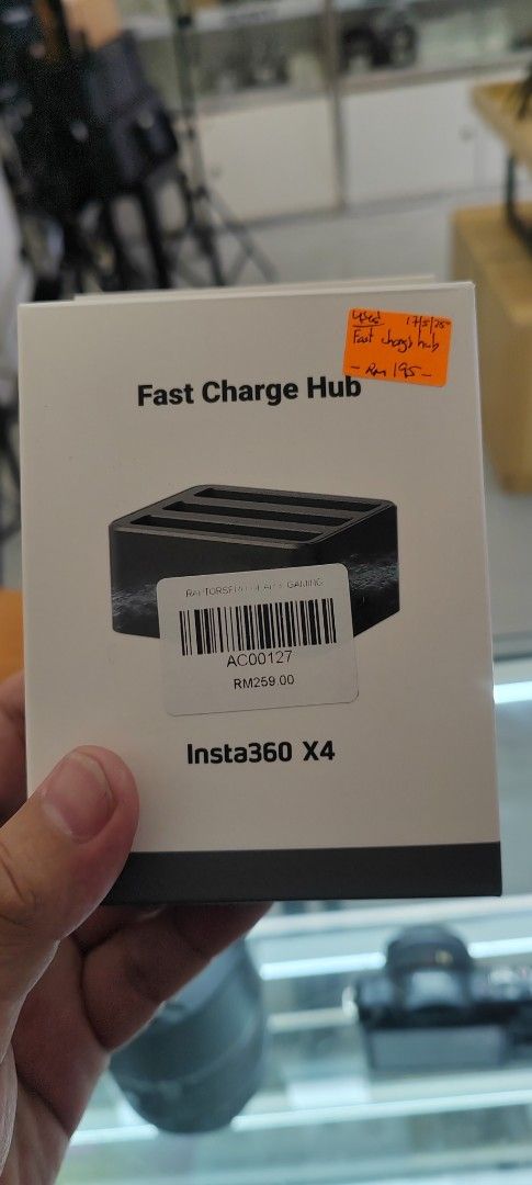 Insta360 X4 Charging Hub, Photography, Photography Accessories, Batteries & Chargers on Carousell