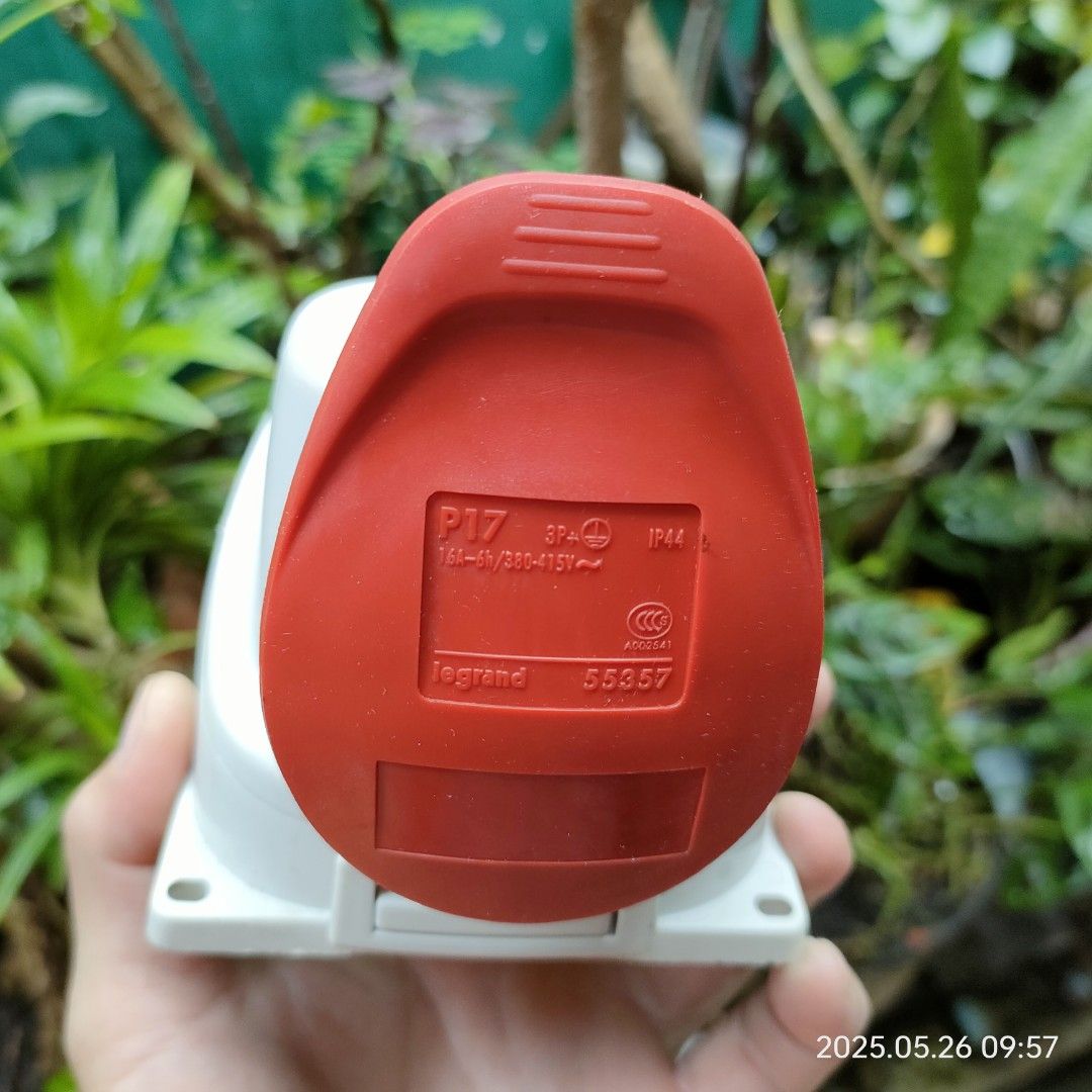Legrand Surface Mounting Socket 55357 Stop Kontak Industrial ...