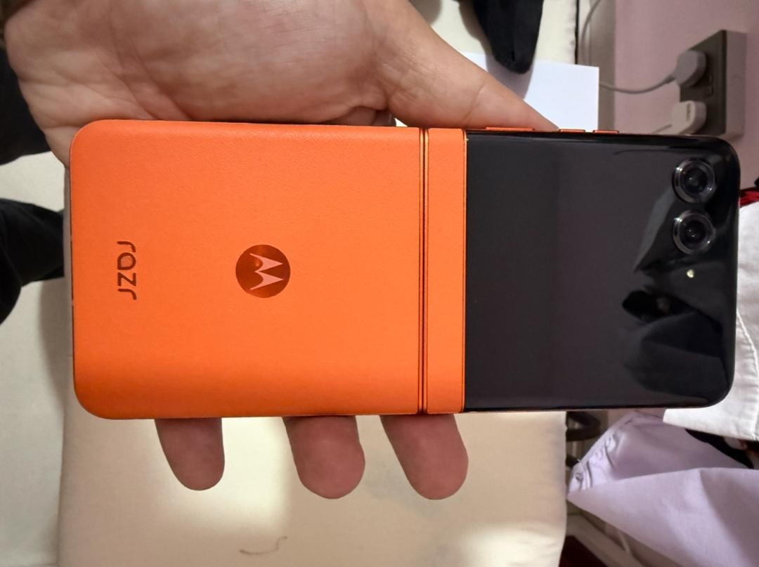 Motorola Razr 50 Spritz Orange 256GB, Mobile Phones & Gadgets, Mobile ...