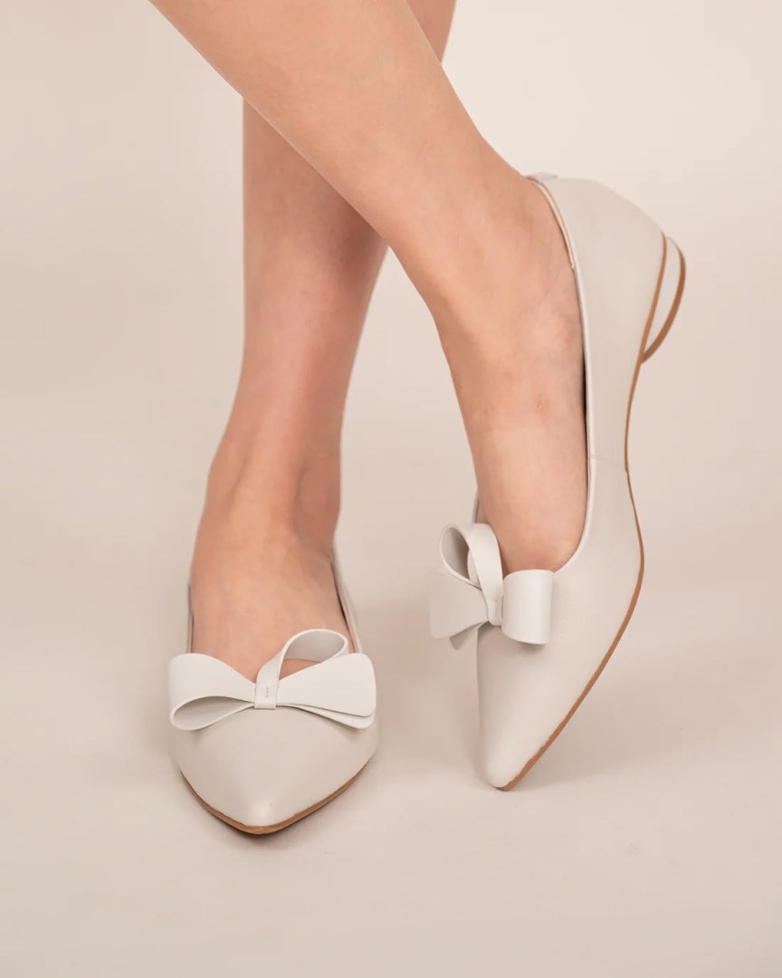 pretty fit flats, Women's Fashion, Footwear, Flats on Carousell