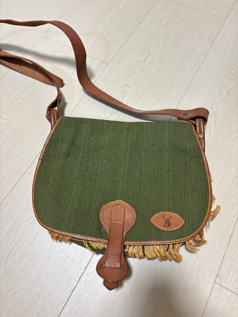 Vintage cervo crossbody bag 絕版復古密綠色斜孭袋 made in Italy, 女裝, 手袋及銀包, 多用途袋 ...
