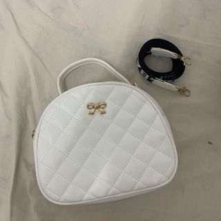 Cute white bag, Women's Fashion, Bags & Wallets, Shoulder Bags on Carousell