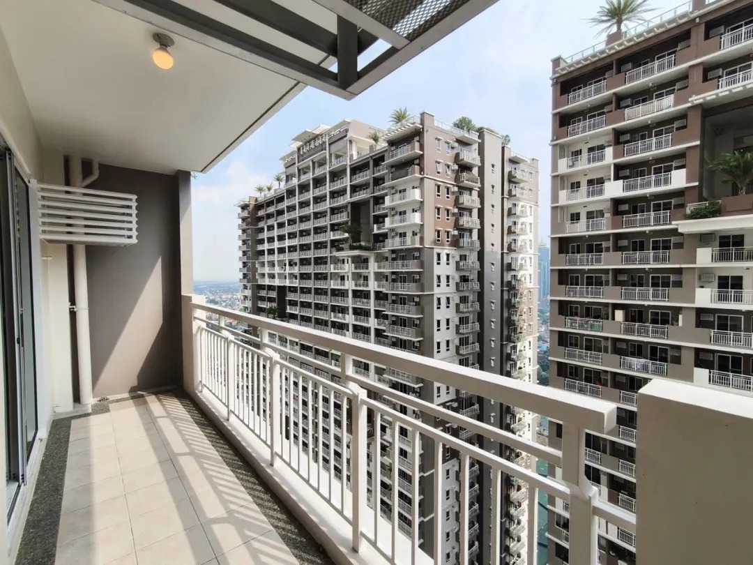 FOR SALE - Bare Condo Unit with Balcony in Fairlane Residences, Brgy ...