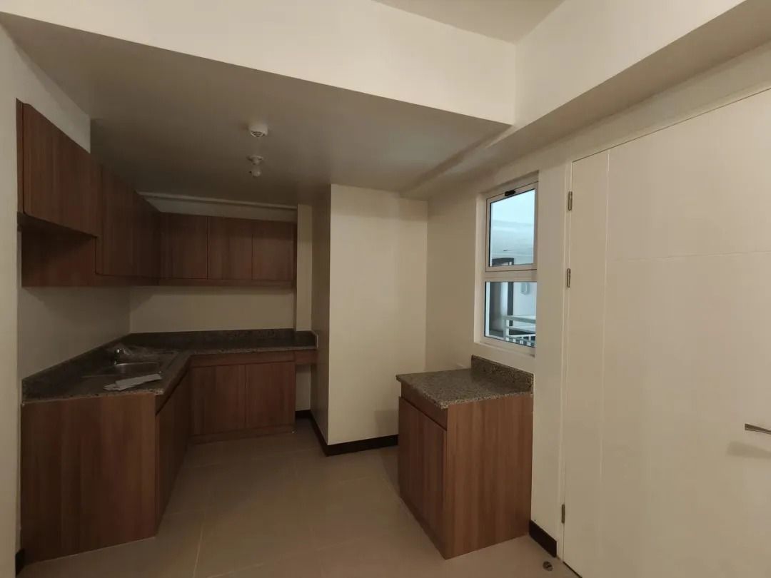 FOR SALE - Bare Condo Unit with Balcony in Fairlane Residences, Brgy ...