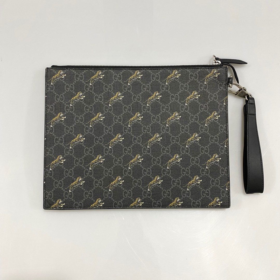 Gucci Tiger Jump Logo Clutch, Barang Mewah, Tas & Dompet di Carousell