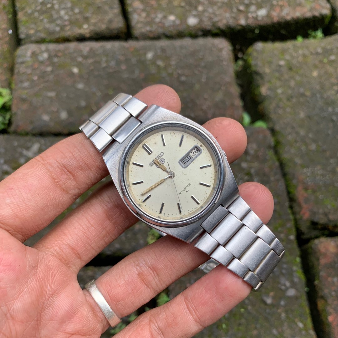 Jam tangan vintage seiko 5 automatic 7009, Fesyen Pria, Jam Tangan di Carousell