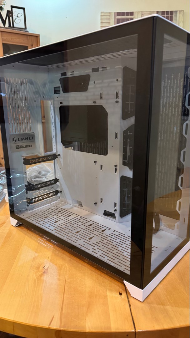 LianLi O11 Casing, Computers & Tech, Desktops on Carousell