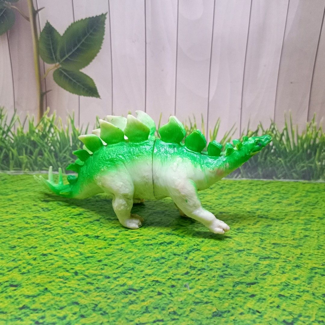 Action Figure Dinosaurus Stegosaurus Hijau - Si Punggung Lapis Baja ...