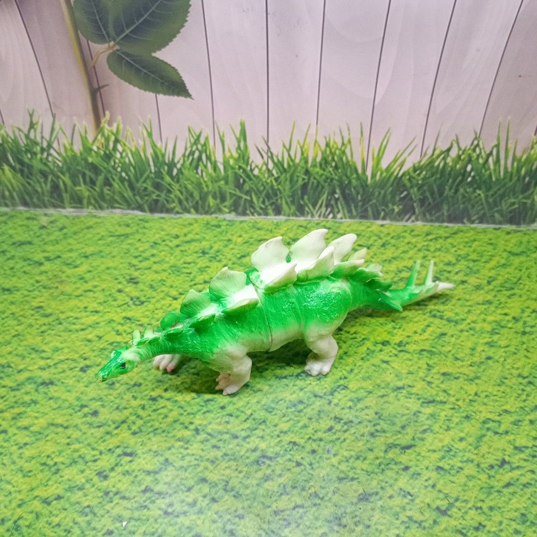 Action Figure Dinosaurus Stegosaurus Hijau - Si Punggung Lapis Baja ...