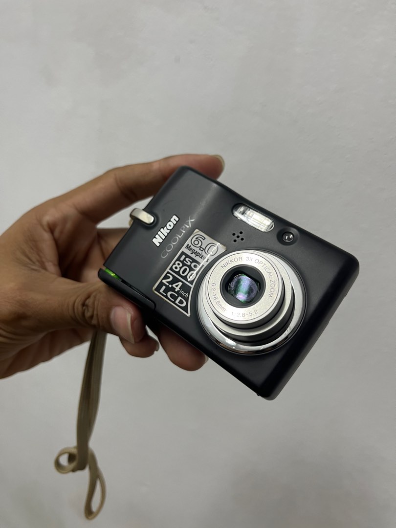 NIKON COOLPIX L11 CCD CAMERA, Photography, Cameras on Carousell