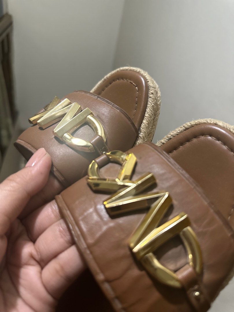 Original Michael Kors Izzy Logo Embellished Leather Slide Sandal ...