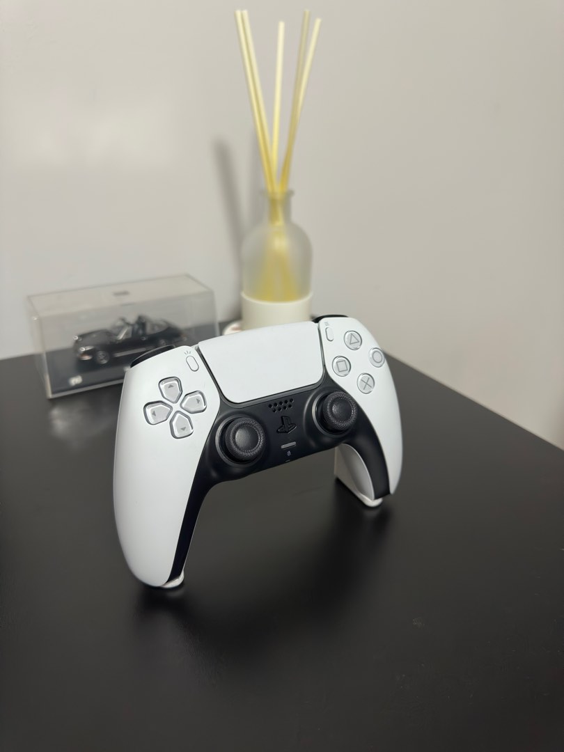 PS5 Controller Stand - Minimalist Invisible, Video Gaming, Gaming ...