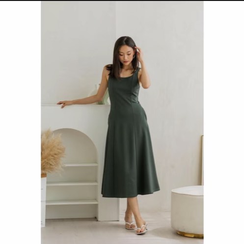 TSW Ausha Panel Midi Dress in Green, Women's Fashion, Dresses & Sets ...