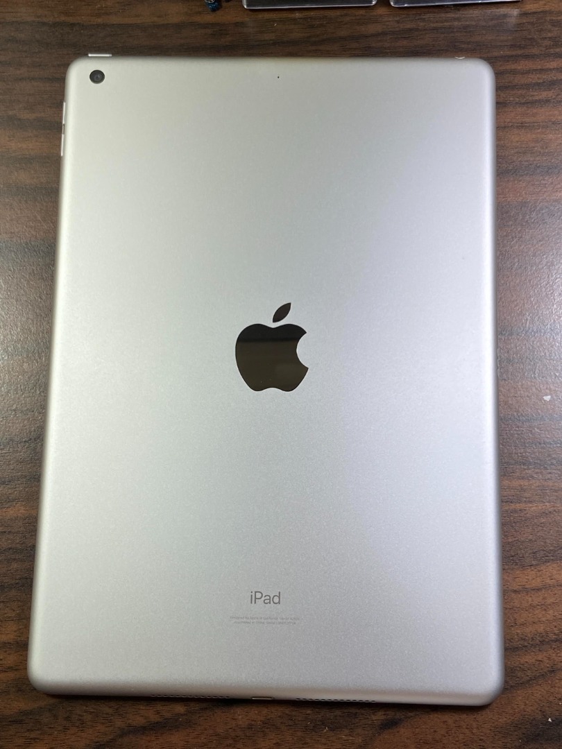 二手Apple IPad 9 ipad9 64G蘋果平板 2021 10.2吋 銀色, 手機及配件, 平板電腦, 平板電腦 - iPad在旋轉拍賣