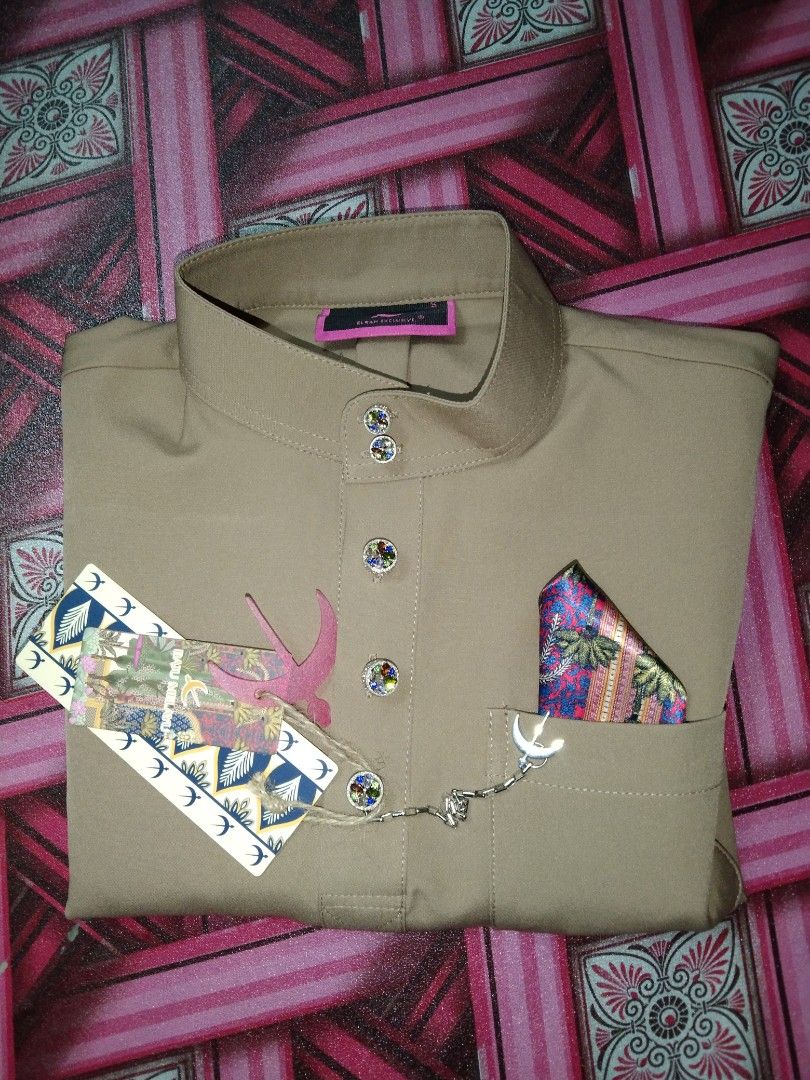 Elrah senna 2025 dessert brown, Men's Fashion, Activewear on Carousell