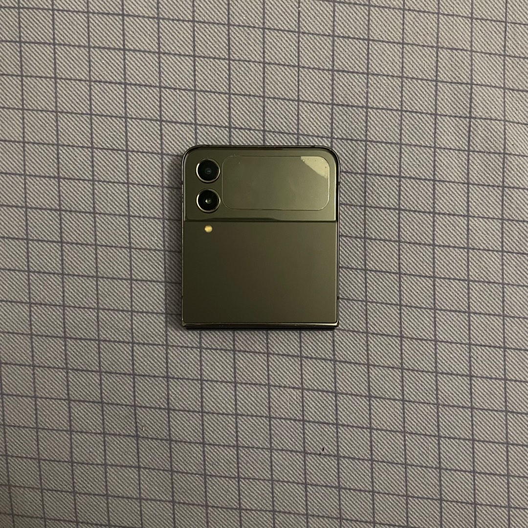 Galaxy Z Flip 4 128GB Graphite, Mobile Phones & Gadgets, Mobile Phones ...