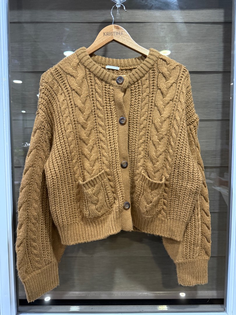 Gu cable knit cardigan, Women's Fashion, Coats, Jackets and Outerwear ...