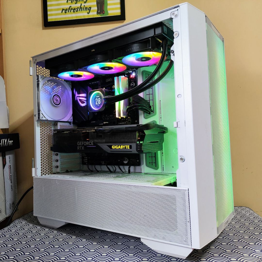 [PC] i9-13900KF | ROG STRIX Z790-E | 32GB RAM | 1000W PSU | H100i Elite LCD 360 AIO | ATX custom ...