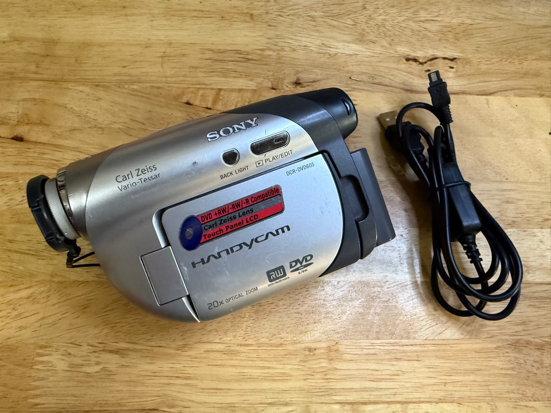 Sony Handycam video cam vintage dcr-dvd605, Photography, Video Cameras ...