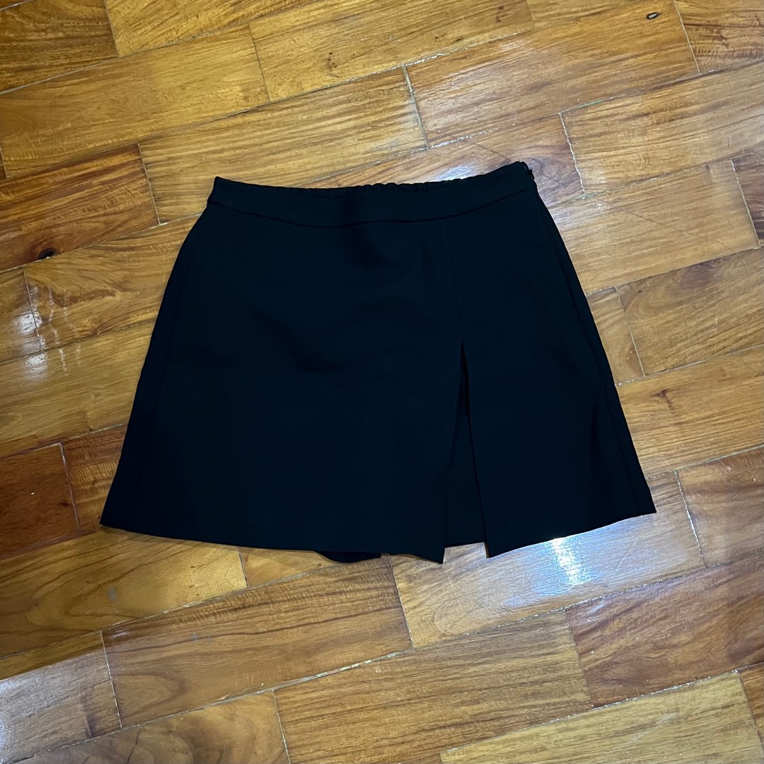 Uniqlo Black Skorts, Women's Fashion, Bottoms, Other Bottoms on Carousell