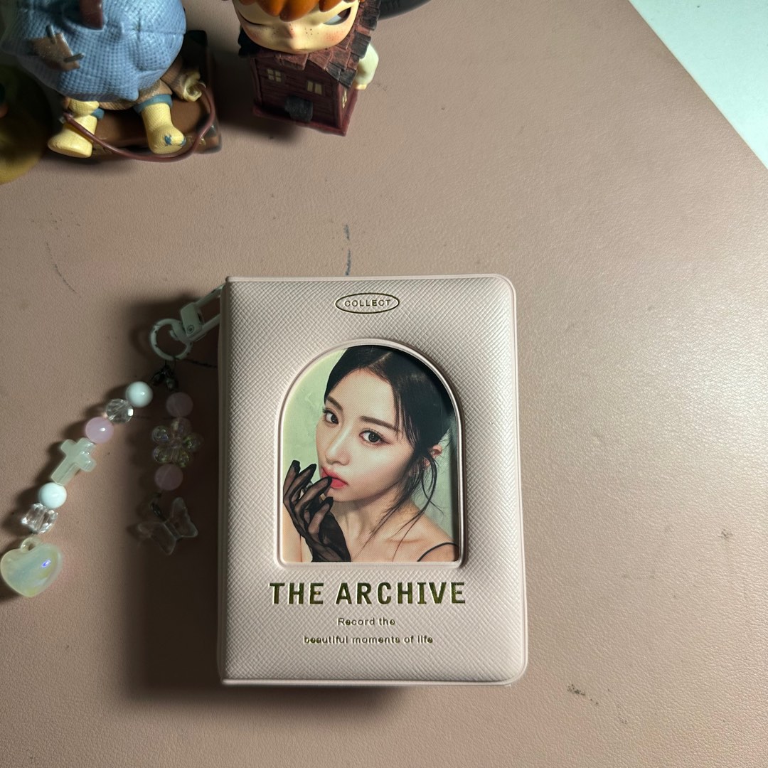Yunjin Photocard Set, Hobbies & Toys, Memorabilia & Collectibles, K ...