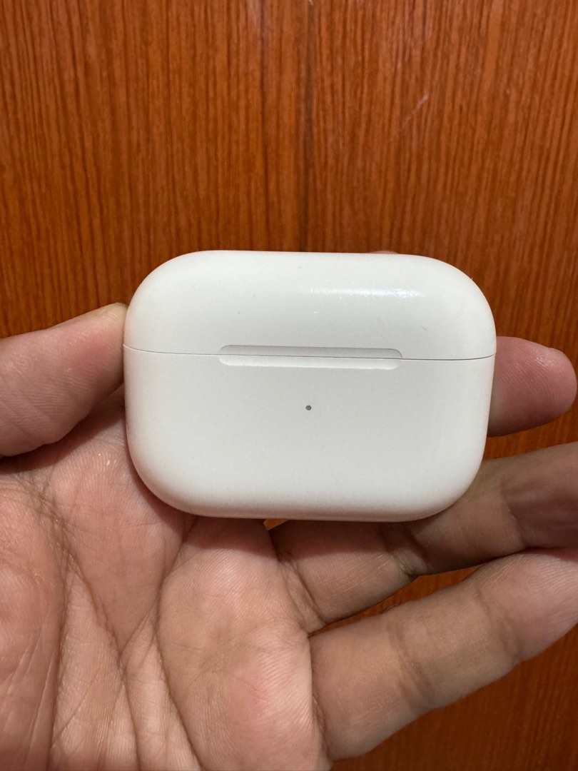 AirPods Pro Gen 1 charging case only(dami stock), Audio, Earphones on ...