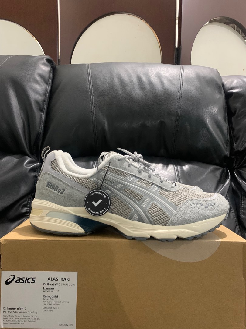 Asics 1090 v2 grey original, Fesyen Pria, Sepatu , Sneakers di Carousell