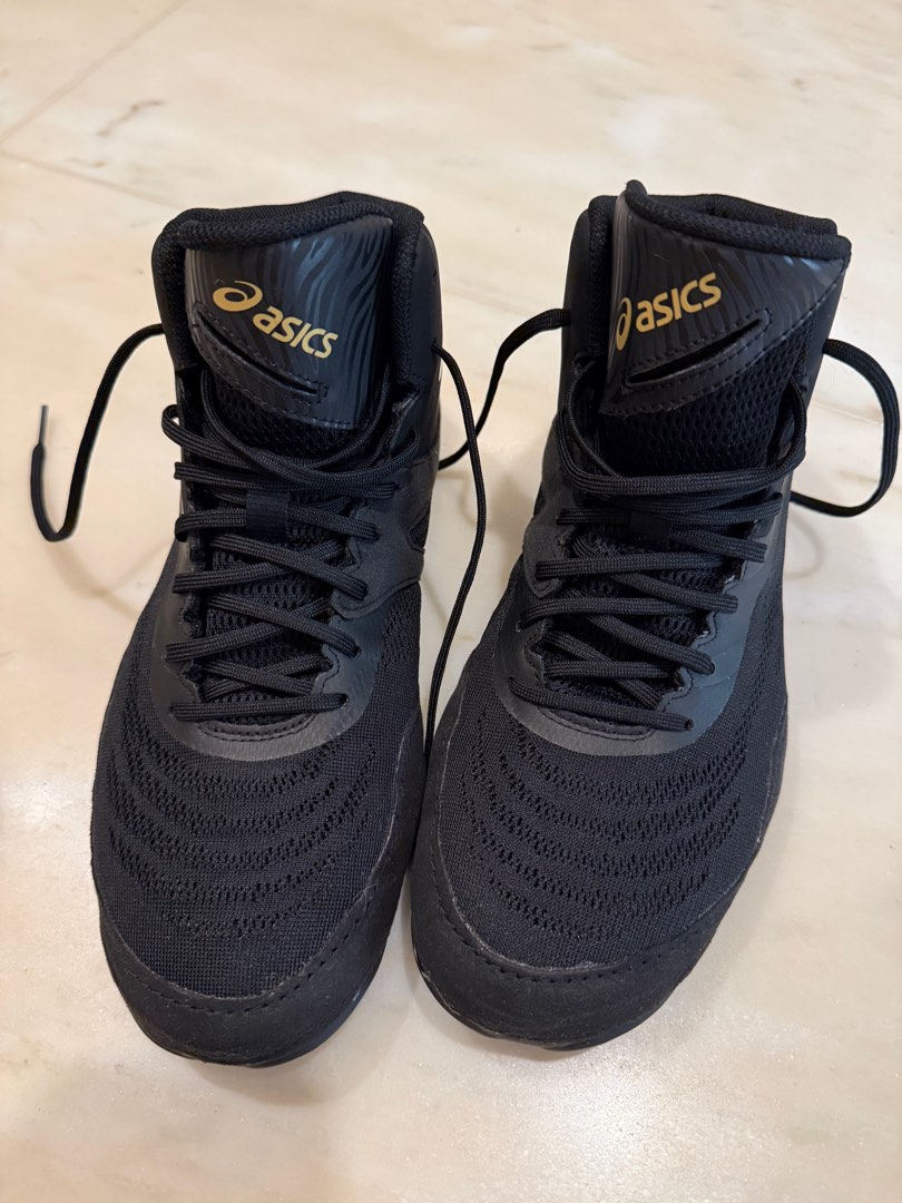 ASICS split elite black/pure gold, Sports Equipment, Other Sports ...