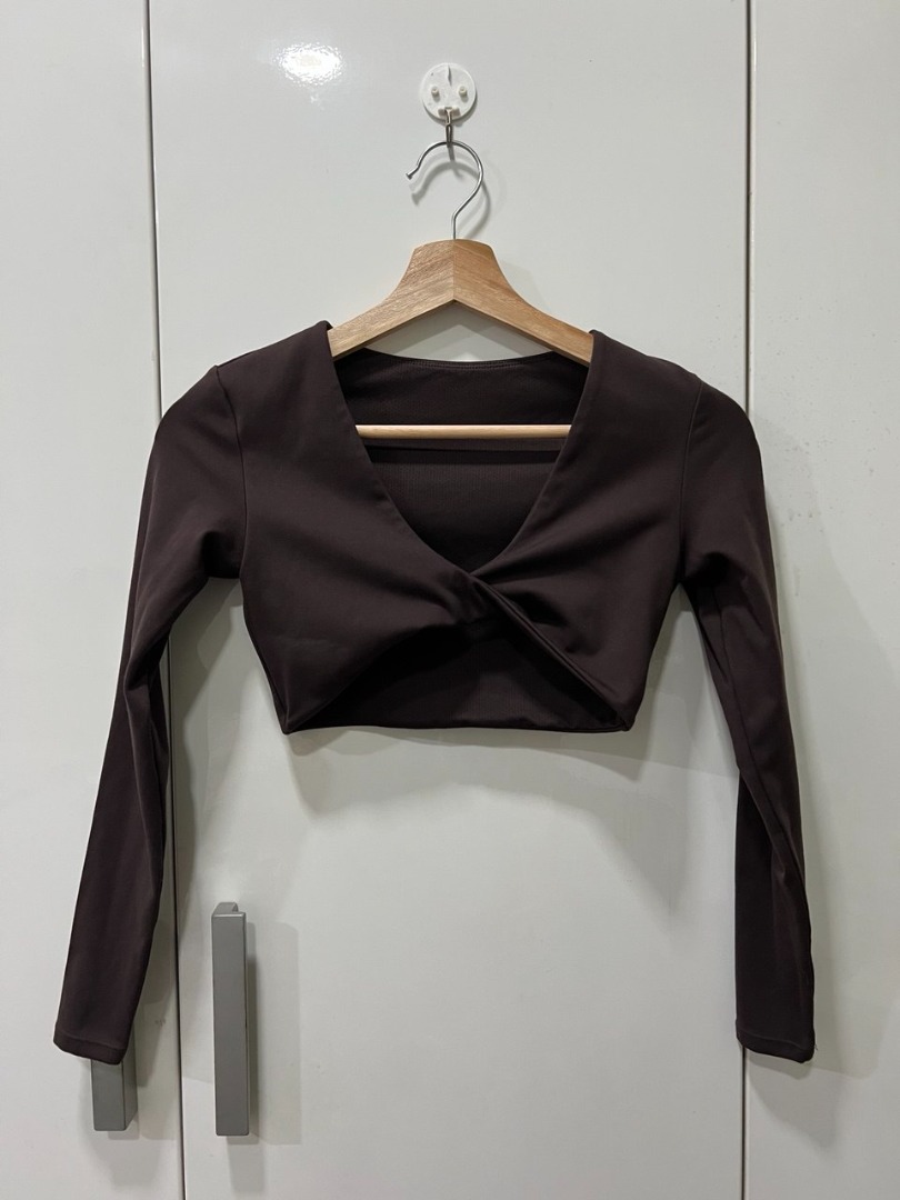 CSB Serenity Sierra Long Sleeve Crop Top in Espresso, Women's Fashion ...