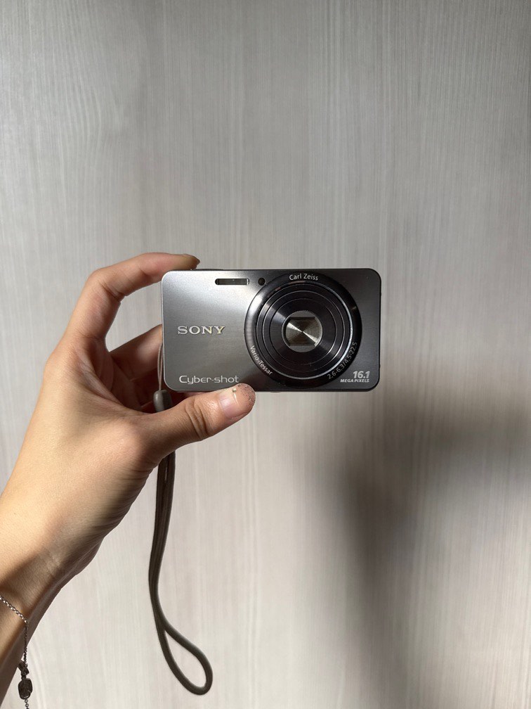 Digicam Sony W570 in Silver, Photography, Cameras on Carousell