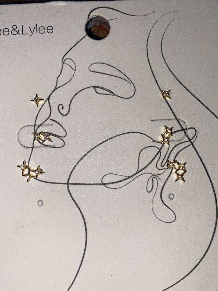 Earing Dylee&Lylee, Fesyen Wanita, Perhiasan di Carousell