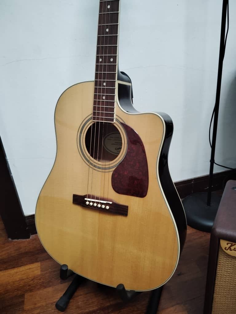 Epiphone j 45 studio and amp, Hobbies & Toys, Music & Media, Musical ...