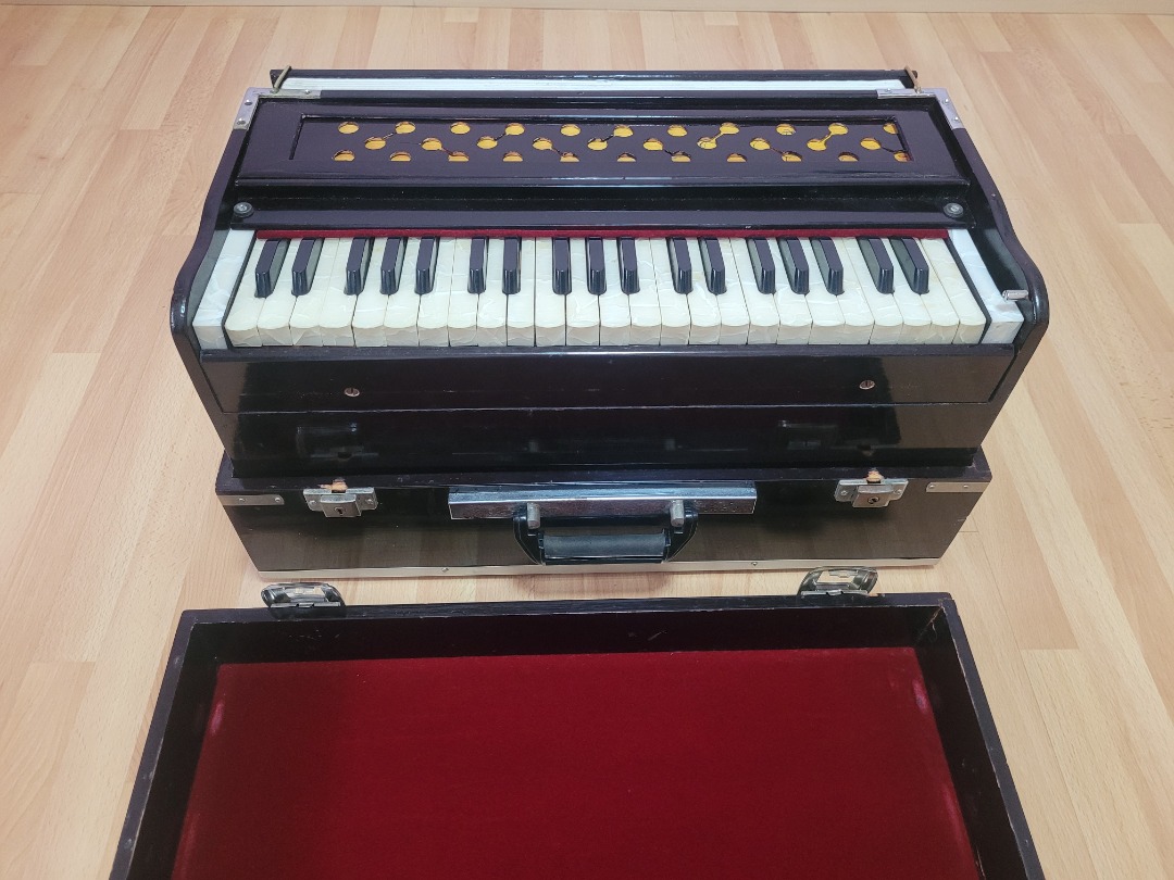Indian Classical Harmonium (Waja), Hobbies & Toys, Music & Media ...