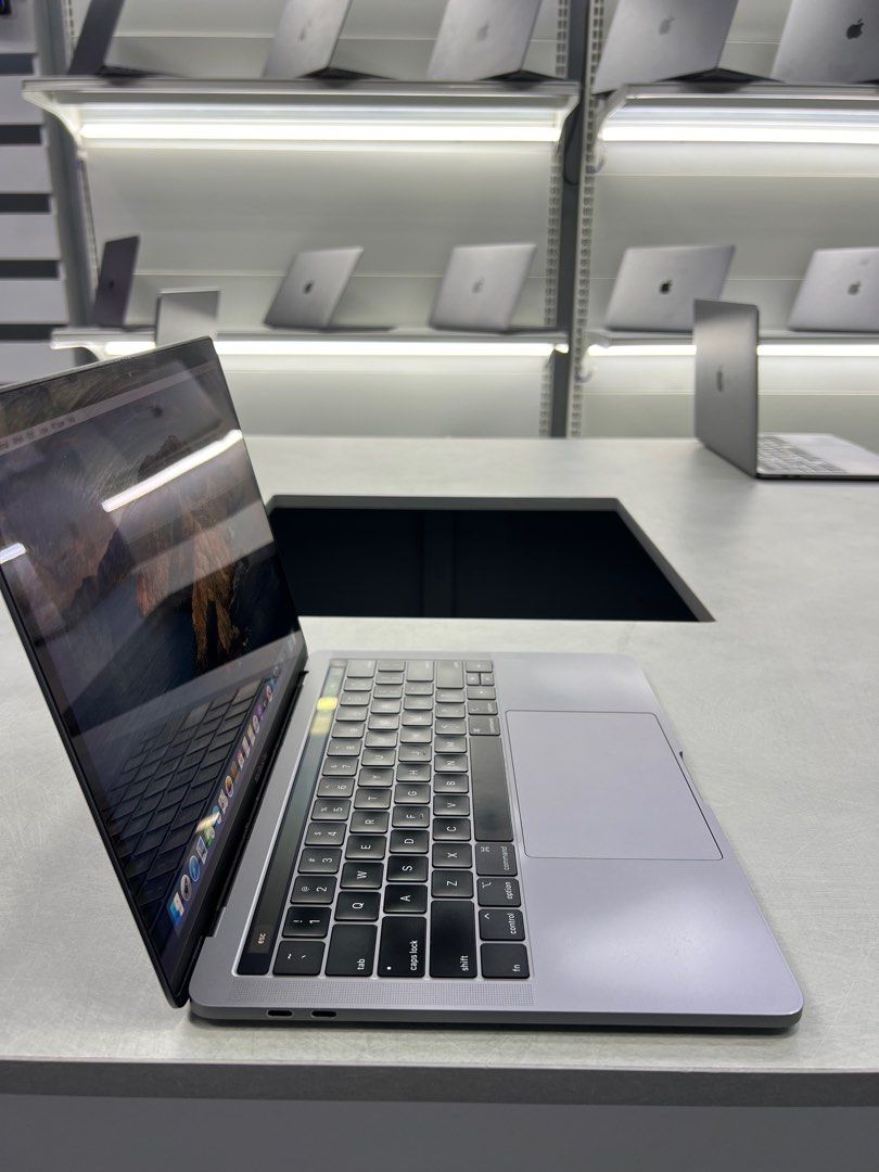 Macbook Pro 13 inch 2019 i7 16gb ram 256gb ssd Touch Bar, Computers ...