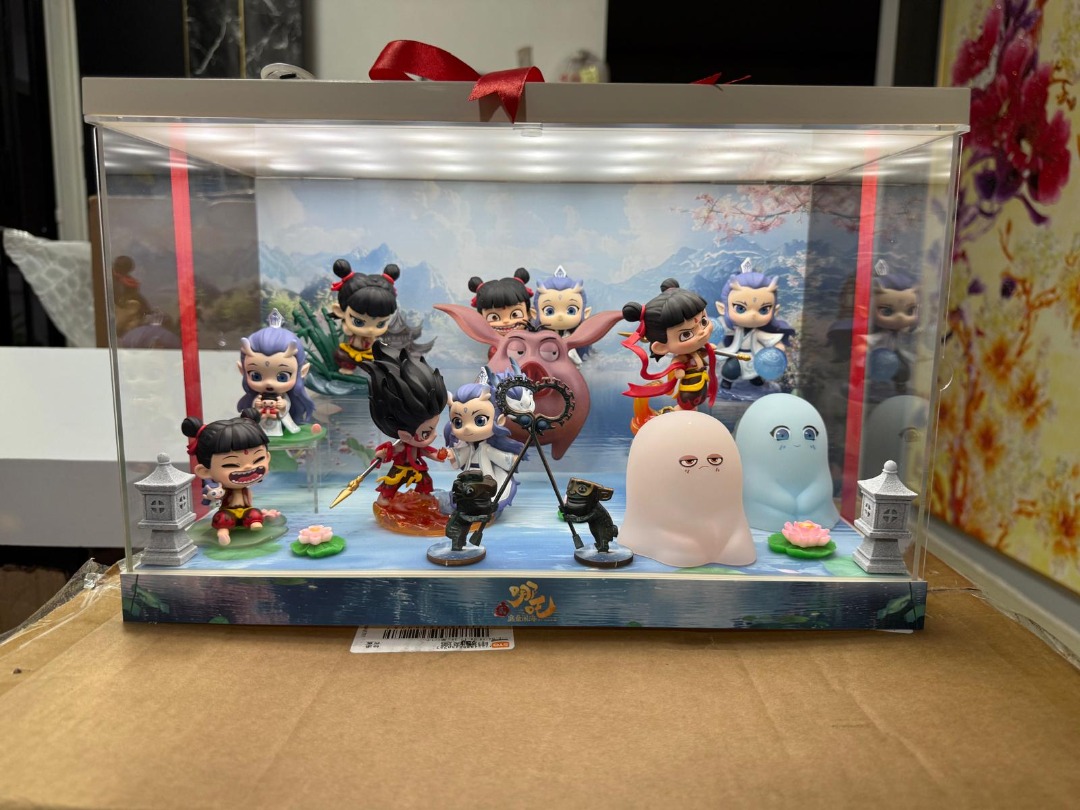 Nezha whole set of 9 with secret with casing n 3 type of lights to ...