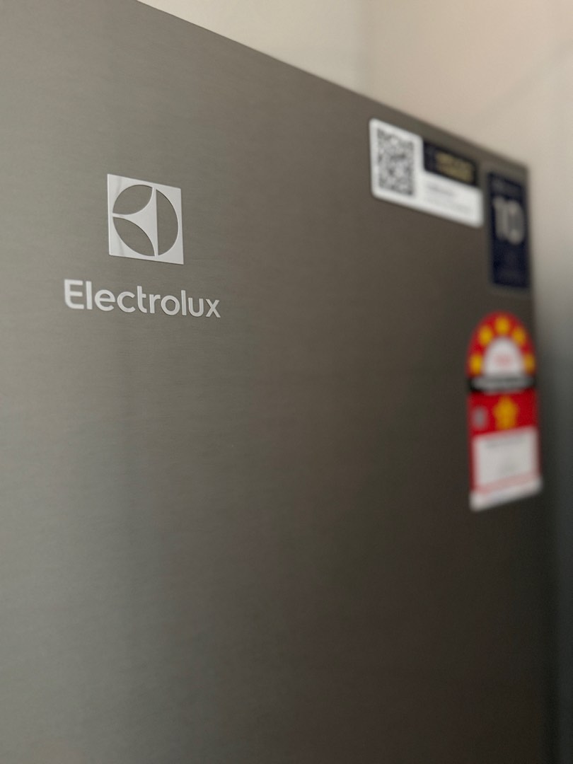 [NUR] Electrolux UltimateTaste 300 Inverter Top Mount Freezer Refrigerator | ETB3400K-A, TV ...