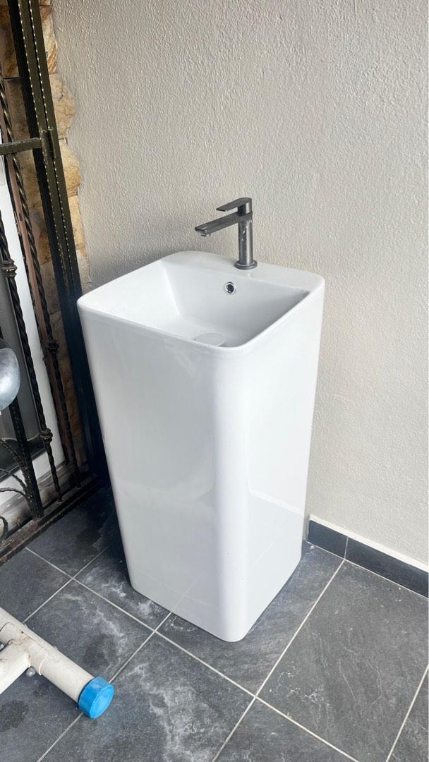 Sinki bilik air, Furniture & Home Living, Bathroom & Kitchen Fixtures ...